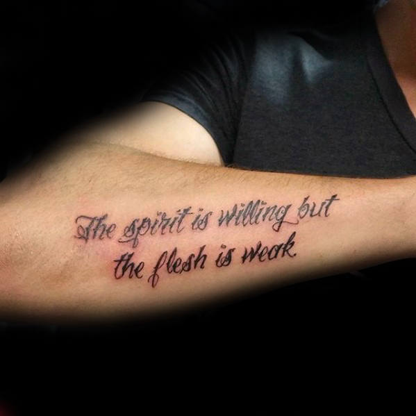 40 Unterarm Zitat Tattoos F r M nner Geschriebene Design Ideen Mann